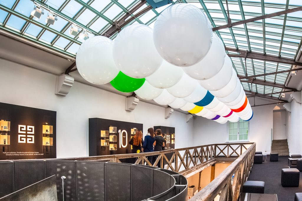 Plafond de ballons ronds pour Givenchy - Ballon Event